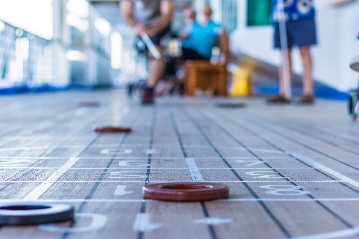 Tables de jeu élégantes & Jeu de fléchettes